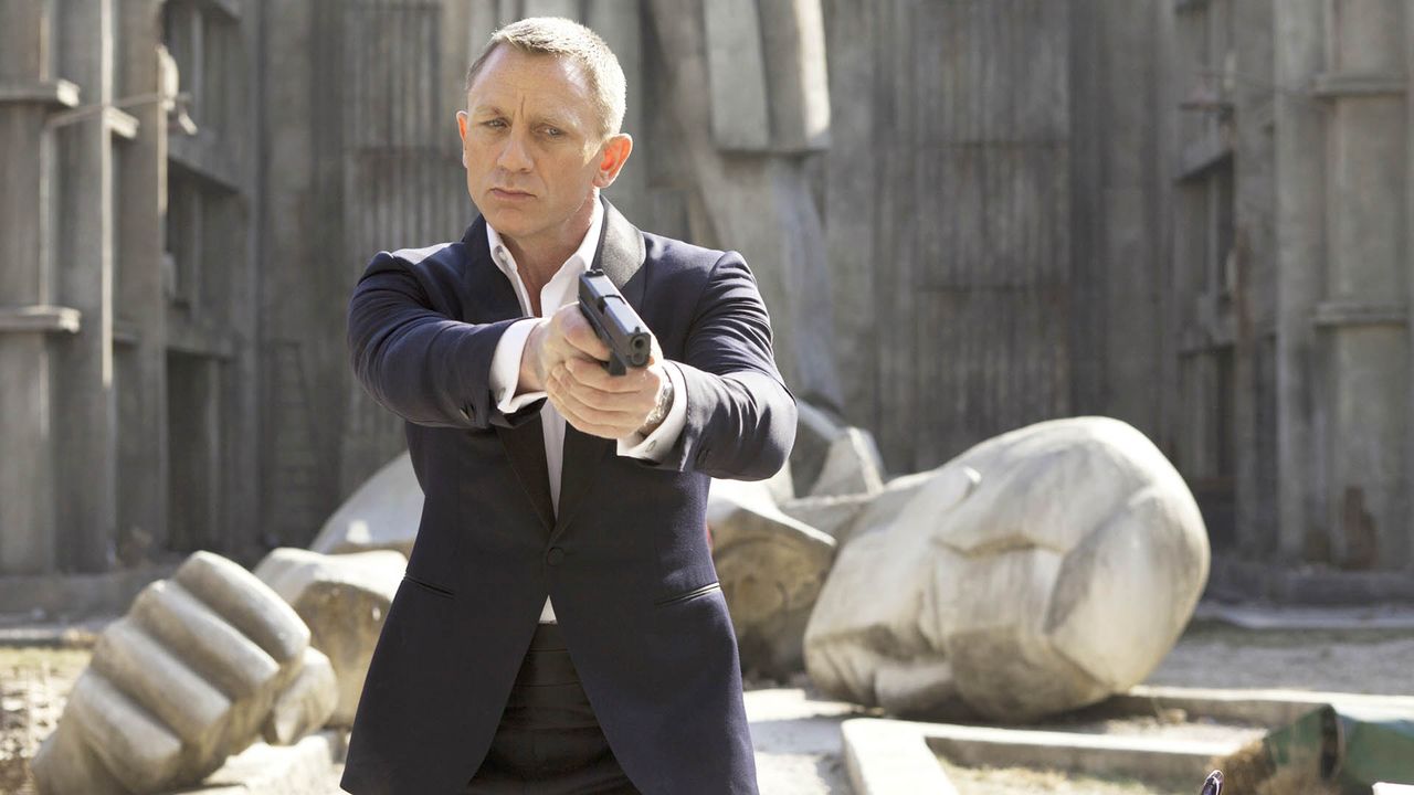 Skyfall : voici l'identité de M dévoilée dans le film - CinéSérie
