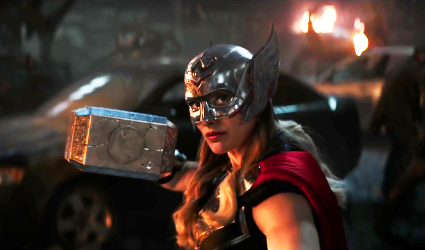 Thor Love and Thunder : Natalie Portman en reine sur une nouvelle image ...