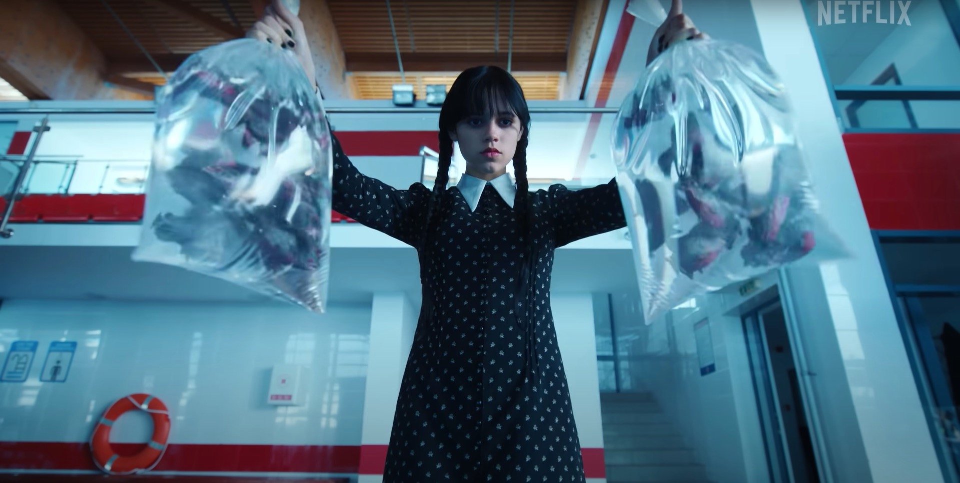 Mercredi La Série Se Dévoile Dans Un Nouvel Extrait Avec La Chose
