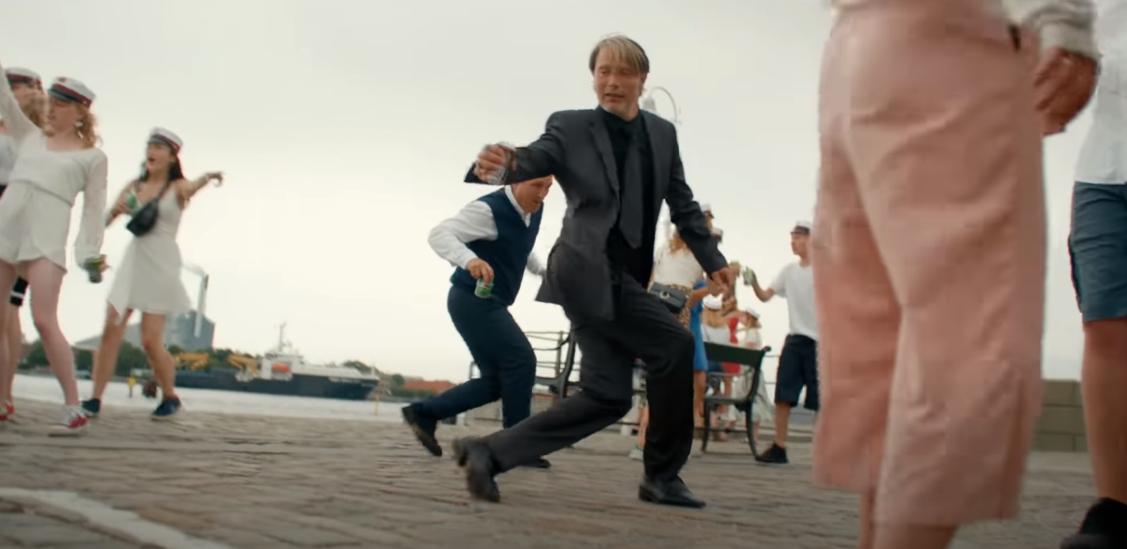 Drunk : la scène de danse a été difficile à tourner pour Mads Mikkelsen